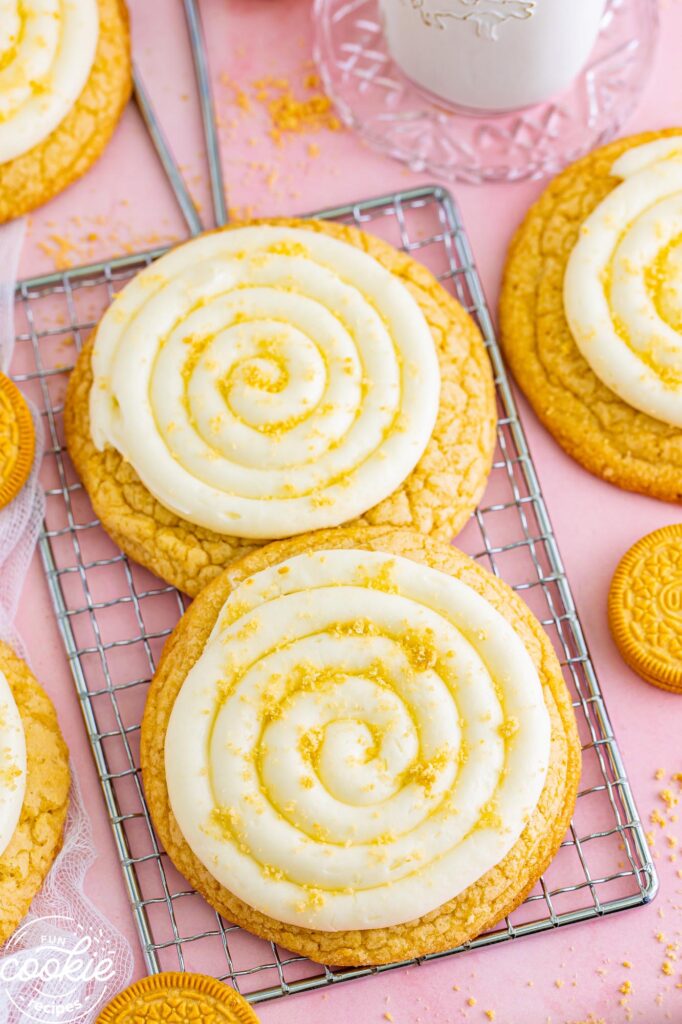 Crumbl Vanilla Crumb Cake With Golden Oreo - Fun Cookie Recipes