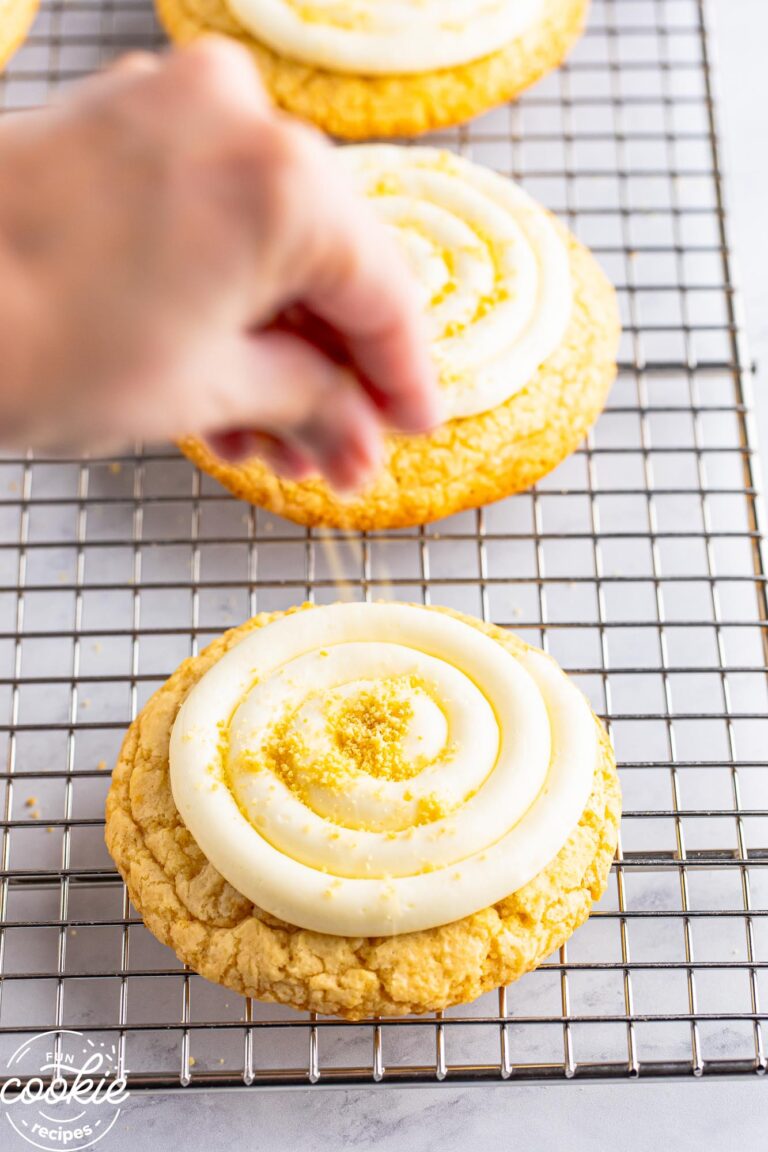Crumbl Vanilla Crumb Cake With Golden Oreo - Fun Cookie Recipes